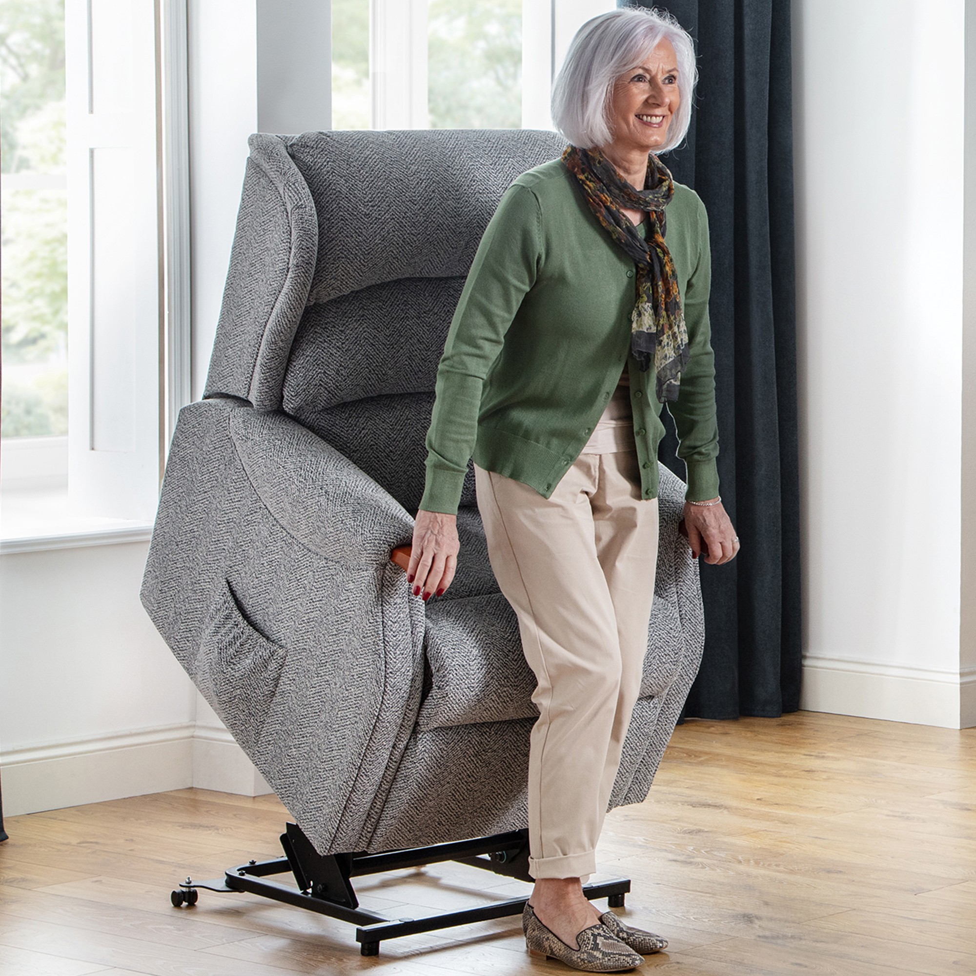 Celebrity Westbury Standard Riser Recliner Armchair | Cookes Furniture