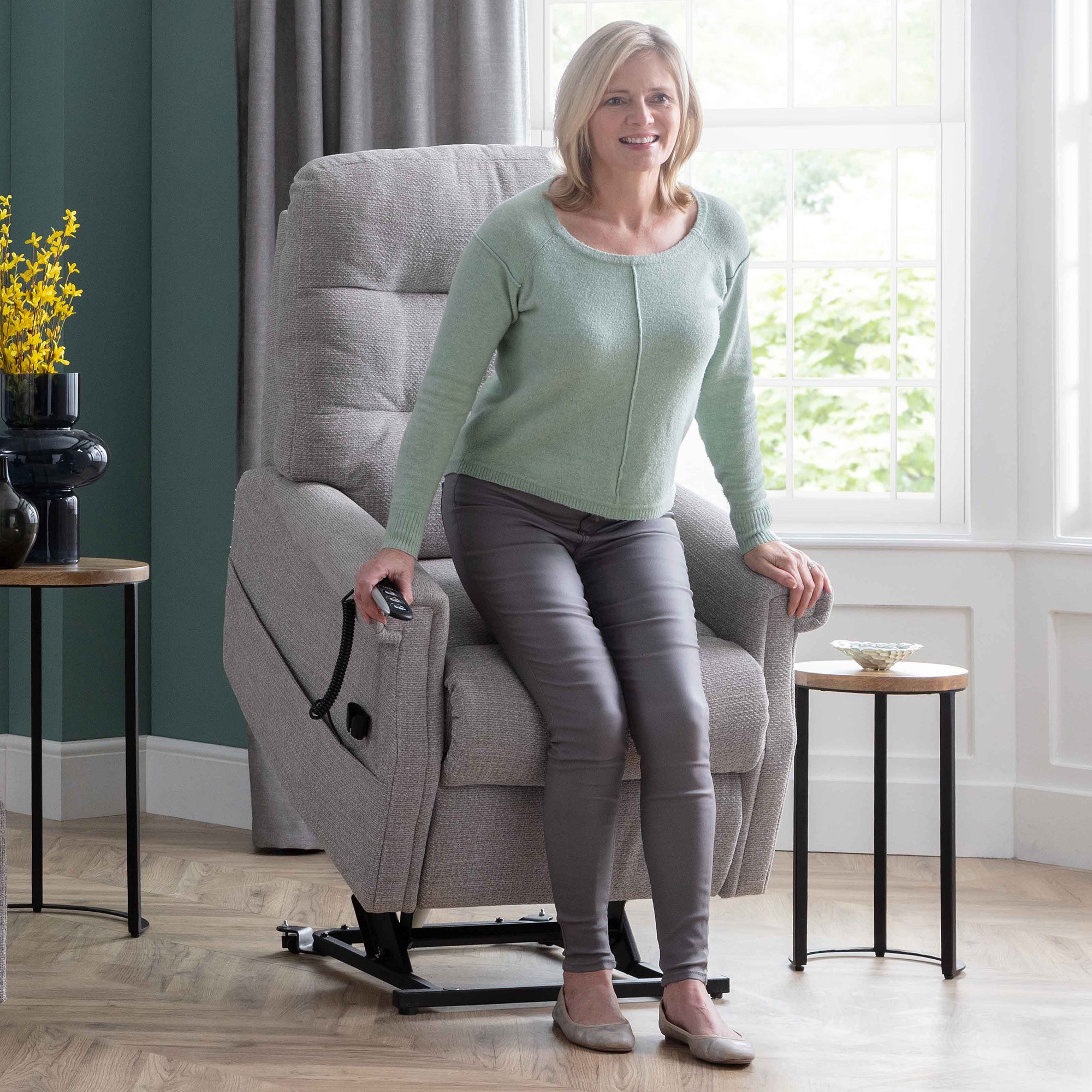 Celebrity Sandhurst Grande Riser Recliner Armchair | Cookes Furniture