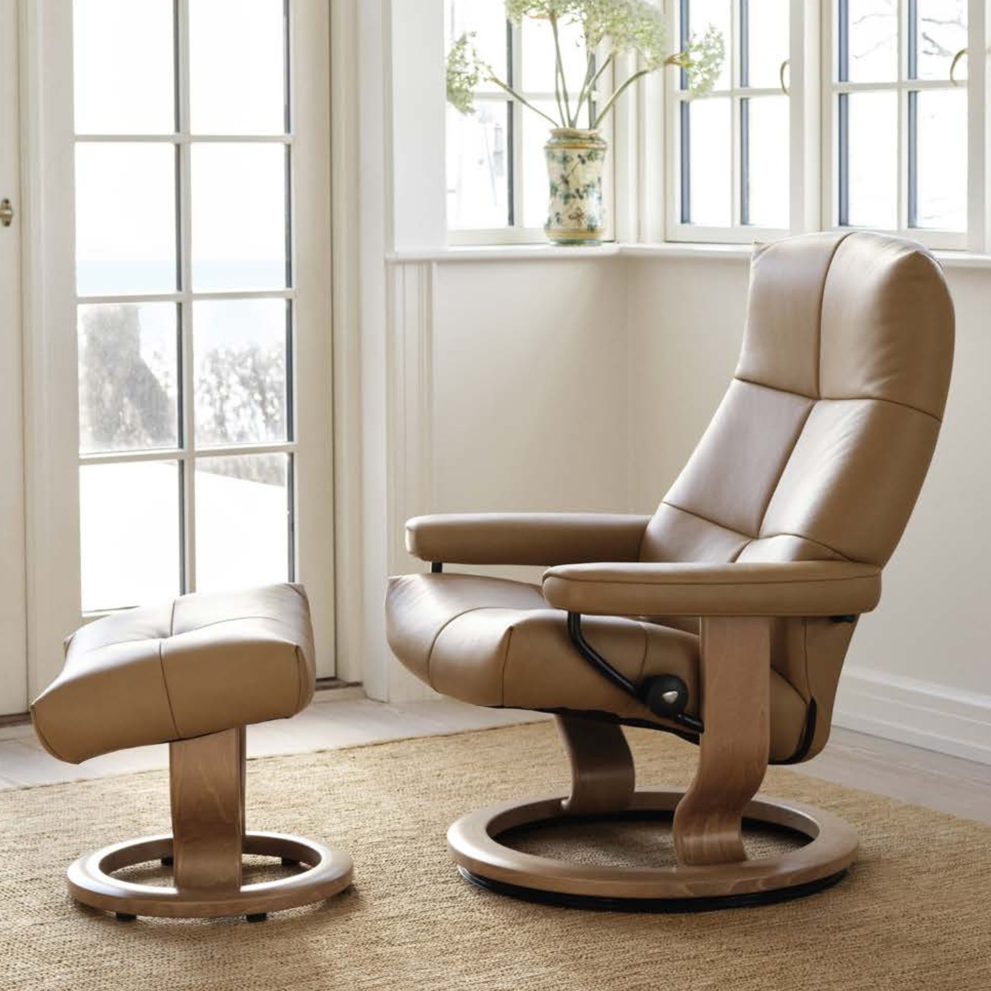 DAVID MEDIUM Stressless David Medium Chair & Stool Classic Base ...
